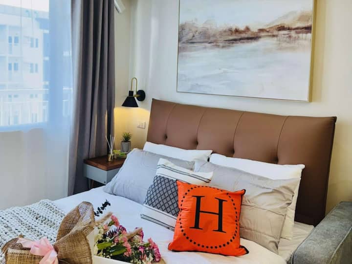 Chic & Cozy Studio W/ Balcony In Iloilo - Iloilo City
