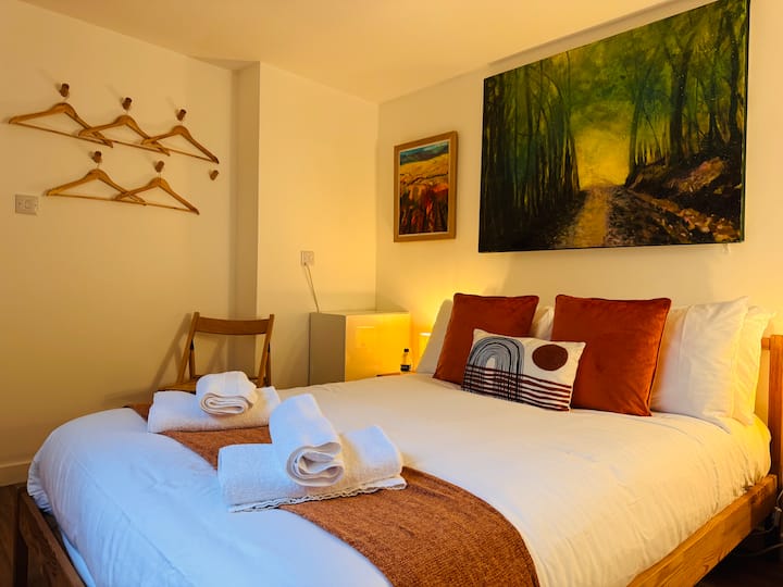 Laurie’s Woodside Cabin - Painswick