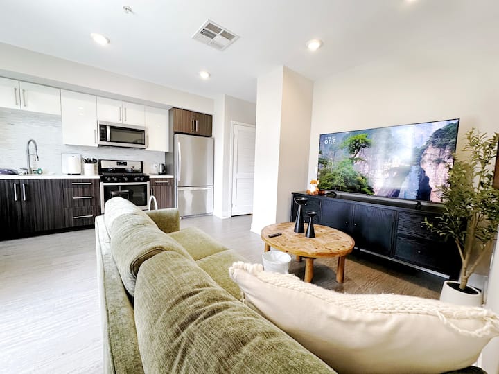 Irvine Studio|jamboree Park Place Pool Gy - Irvine, CA