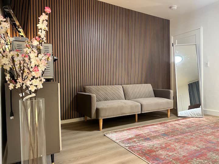 Modern Studio | Pet Friendly | Cozy Couple Nest - Los Ángeles, CA