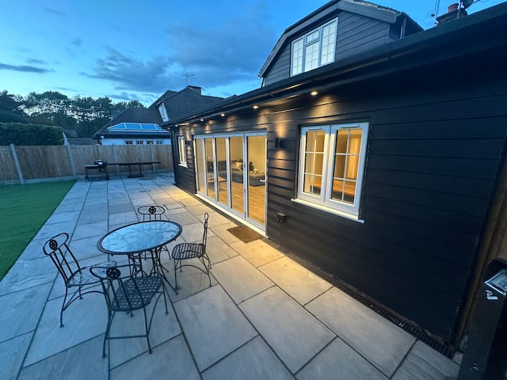 Brentwood Essex, 4 Ensuites & Secure Parking. - Brentwood