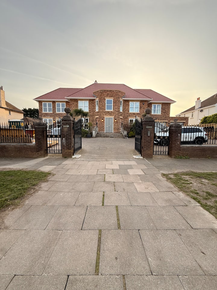 Overlooking Royal Birkdale Golf With Indoor Pool - Southport