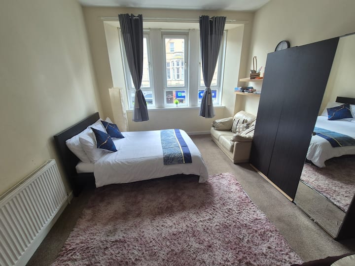 Cosy And Bright 3-bedroom Flat - Glasgow