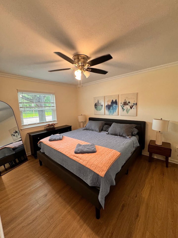 2 Bedrooms/2 Baths  In Energy Corridor / Near I-10 - Houston, TX