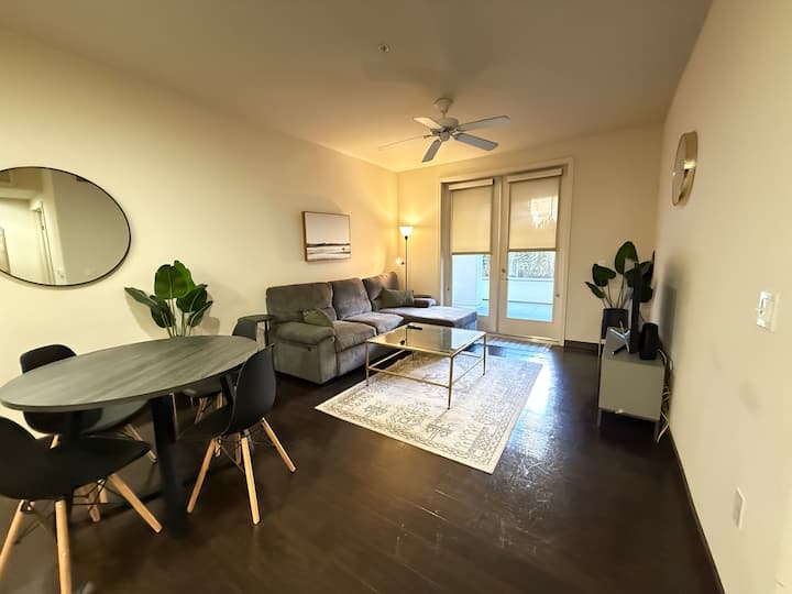 West Hollywood 1 Br Gem With Free Parking & Pool - West Hollywood