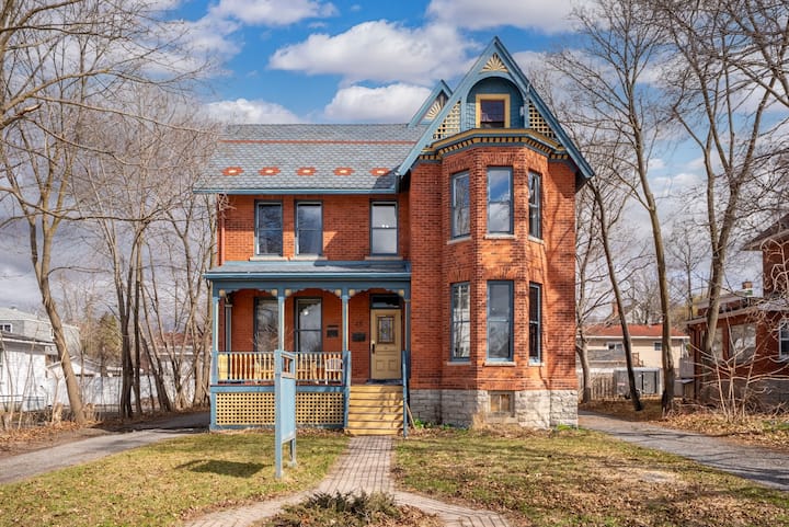 Historic Large Home In Aylmer - Gatineau