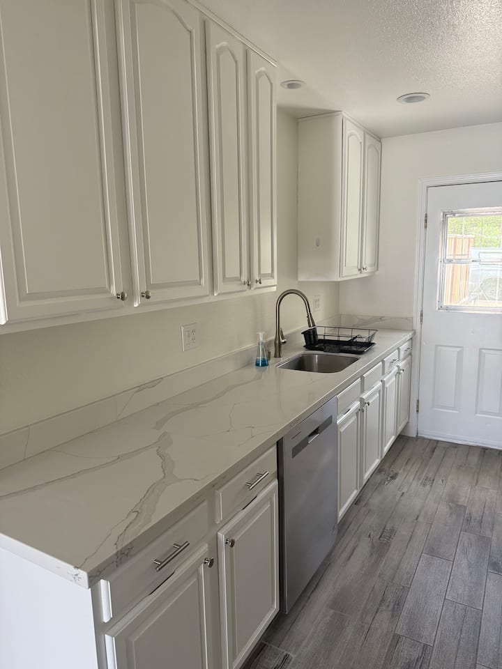 Fresh 2 Bedroom Townhome! - Pleasant Hill, CA