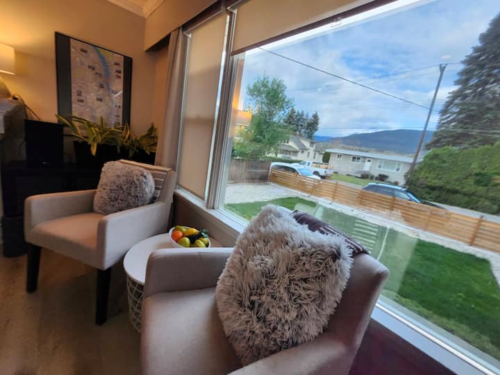 2 Bed + Backyard W/ Outdoor Dining On Deck - Penticton