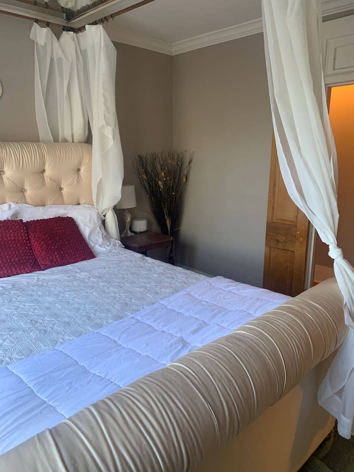 Reflection Suite - Eureka Springs, AR