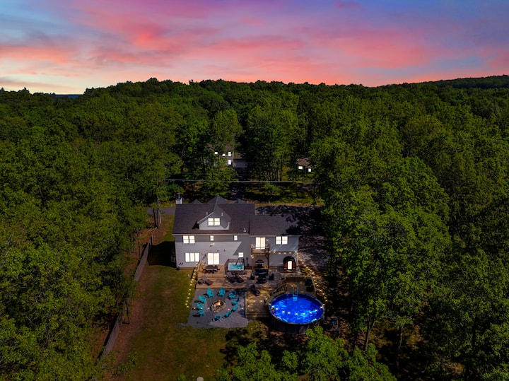 Heated Pool | Sauna | Firepit | Hottub | 4,000 Sf - Albrightsville, PA
