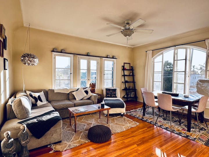 Bright Spacious Apartment - West Hollywood