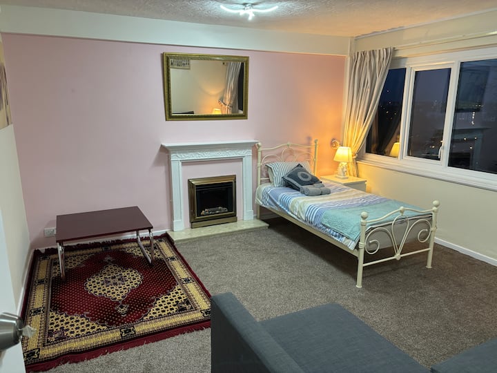 Kingsize Bedroom With Amazing Kitchen - Birmingham