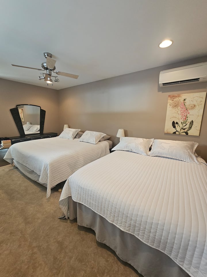 400sq Ft Bedroom (K & Q Beds) & A/c, Walk To Rjh - Victoria