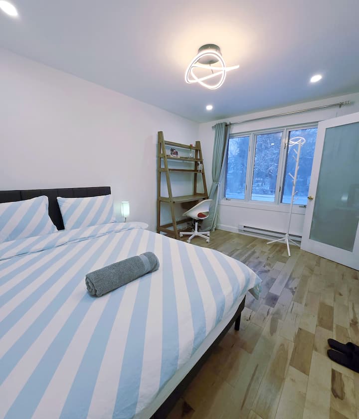 Trendy Bedroom & Workspace Queen Bed Free Parking - Montreal