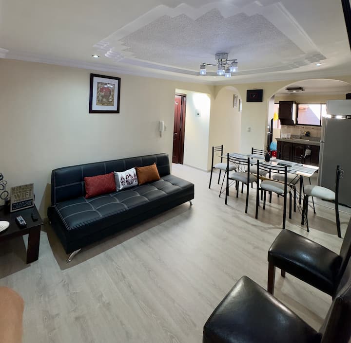 Apartamento 3 Dormitorios Buena Ubicación Y Vista - Cuenca