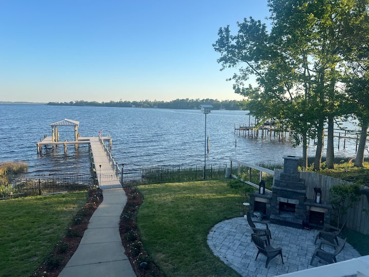 Waterfront Home Close To Beach Labor Day Available - Milton, FL