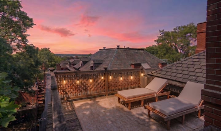 Rustic Downtown Duplex W/ Private Rooftop Deck - Portland, ME