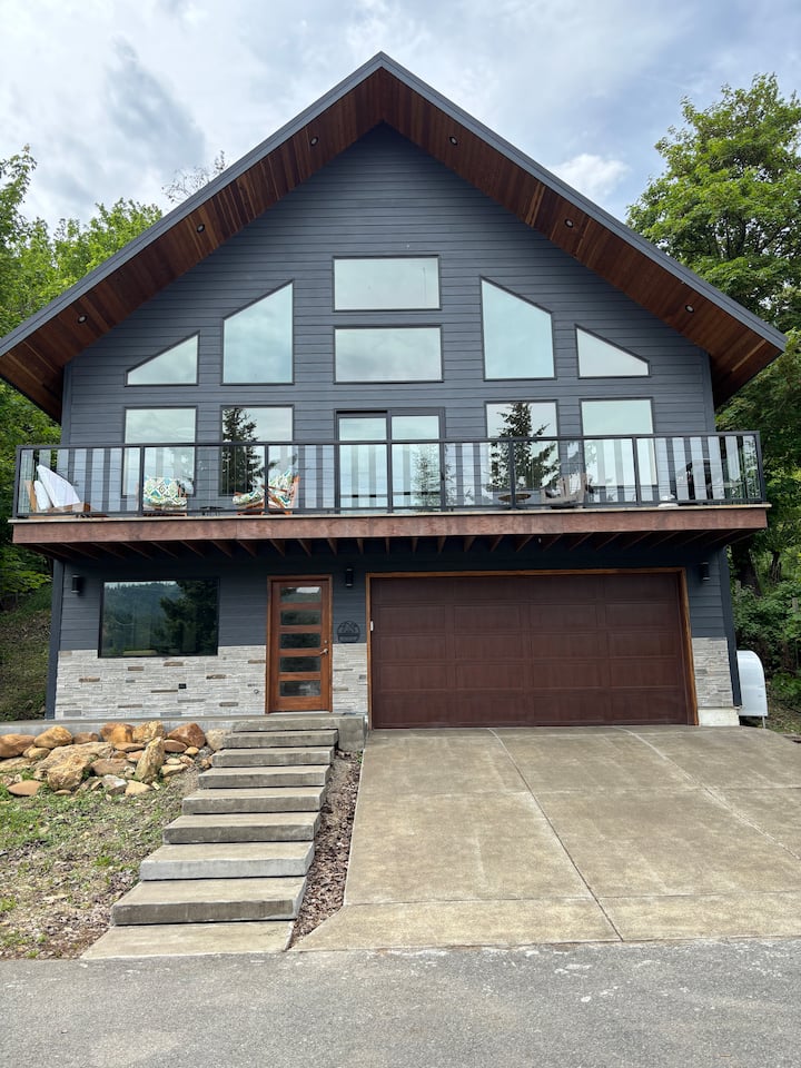 The Powderhaus.  Walk To Silver Mountain Resort - Kellogg, ID