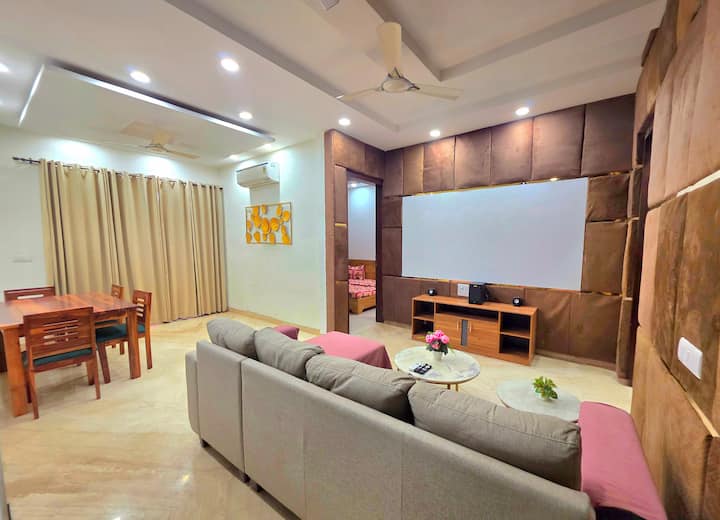 5. 3bhk Lux Apt With Theatre Exp. By Instay - Gurugram
