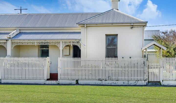 Stone Cottage - Perfect Location - Warrnambool