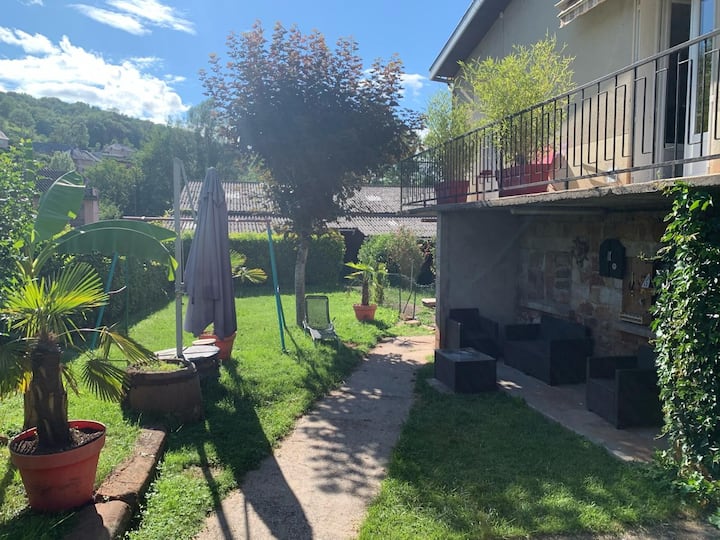 Gite 6 Personnes, Dans Le Village De Marcillac - Rodez