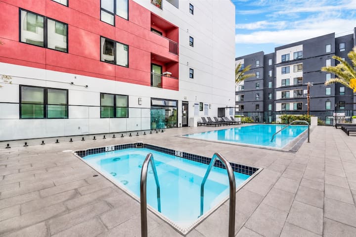 Modern Central La Condo | 2br, 2ba | New Listing - Los Angeles, CA
