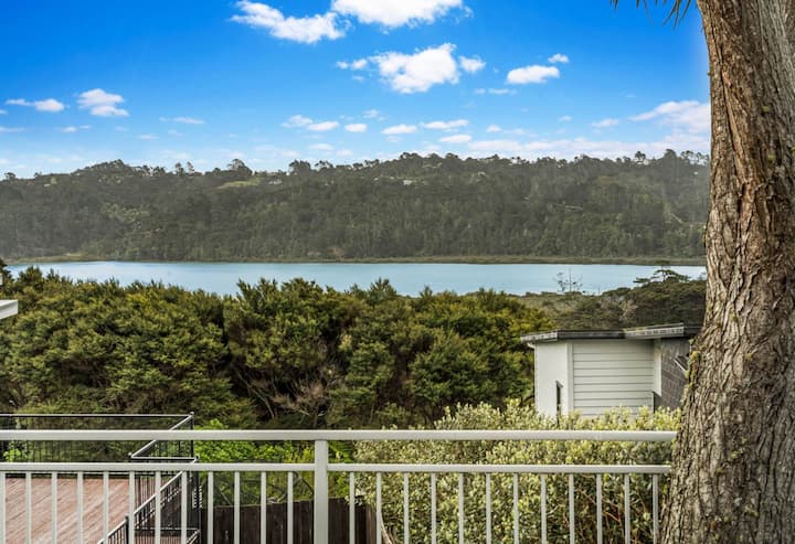 Cozy Water-view 2-bdrm Suite In North Shore - Auckland