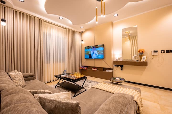 غرفتين نوم وصالة حديثة  شاشة 75بوصة - Jeddah