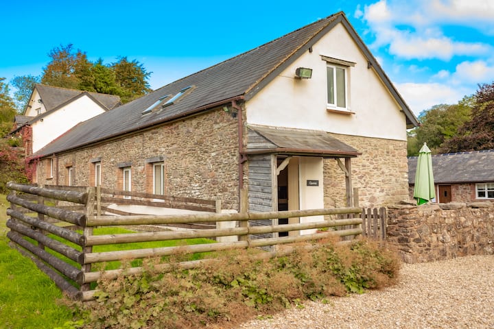 Gorgeous Views, Perfect Location, & Dog Friendly - Exmoor