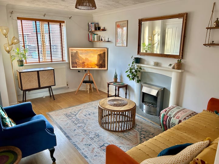 Modern 2-bed Home | Free Parking | Garden & Wi-fi - Bristol