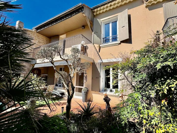 Jolie Villa Avignon. Proche Tgv. 2 Chambres - ibis budget Avignon Centre