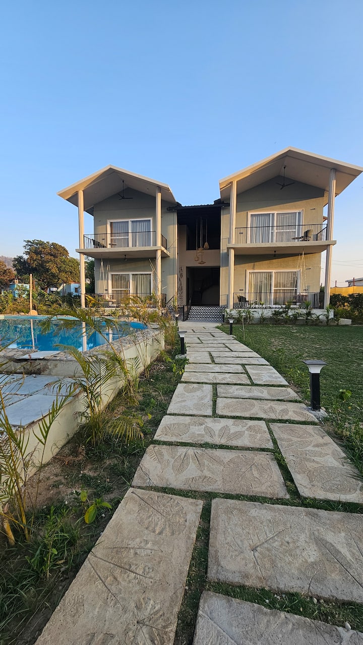 Srina Vilas, Corbett
Luxury Wilderness Stay - 拉姆訥格爾