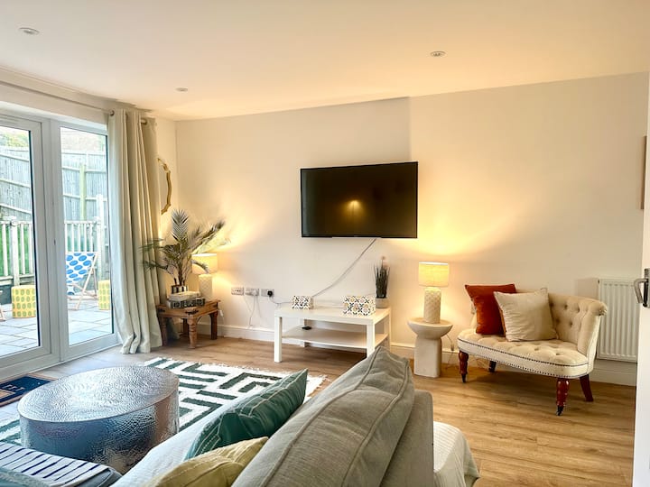 Five Bedroom Family House - Kent