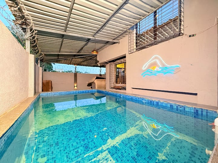 Hilltop Hideaway 4bhk Spacez Pool Villa - Mumbai