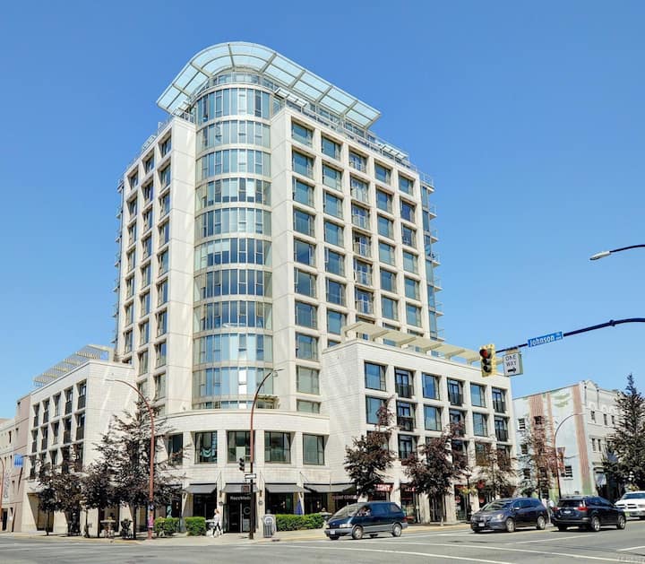 2 Br With Sunny Large Patio In The Juliet - Victoria