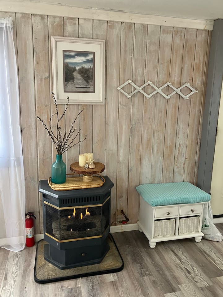 Welcome To Pug Cabin!  Sleeps 6 - Houghton Lake, MI