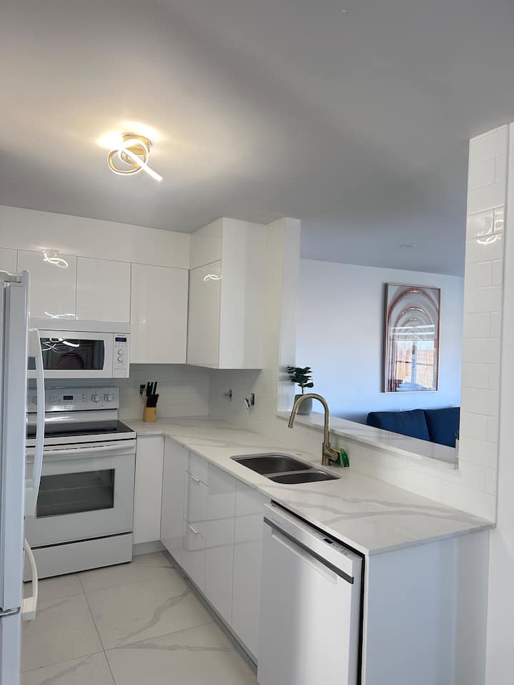 Waterfront Getaway – 2br Free Indoor Parking - Brossard
