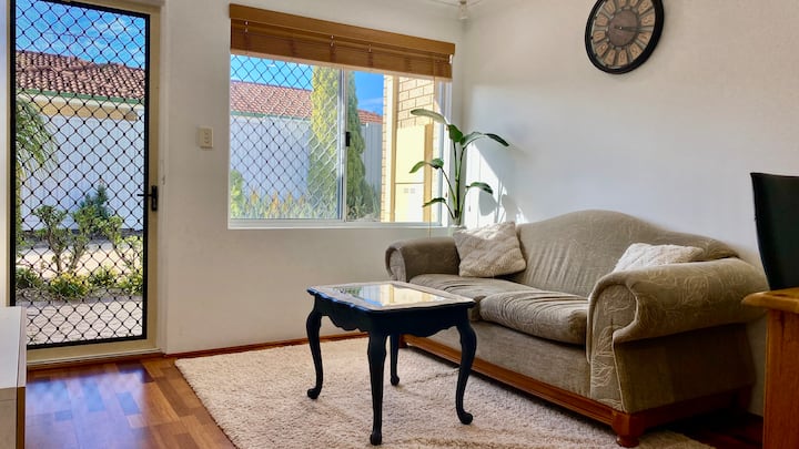 Cozy Balcatta Home - Perth