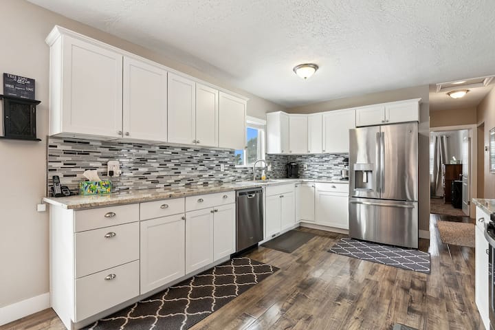 Feel Right At Home! Extended Stay Full House/ Yard - Cliffhanger, Farmington