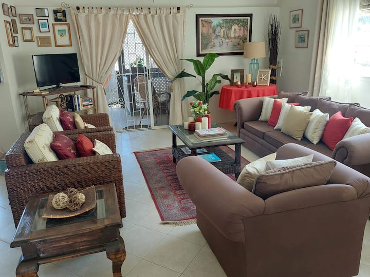 Charming 2 Bedroom Cottage On South Coast - Bridgetown