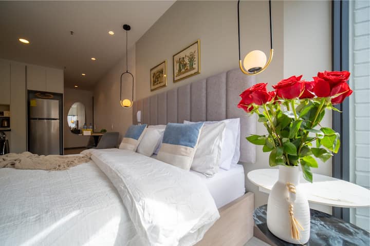 Estudio Nuevo Y Moderno República Del Salvador - Quito