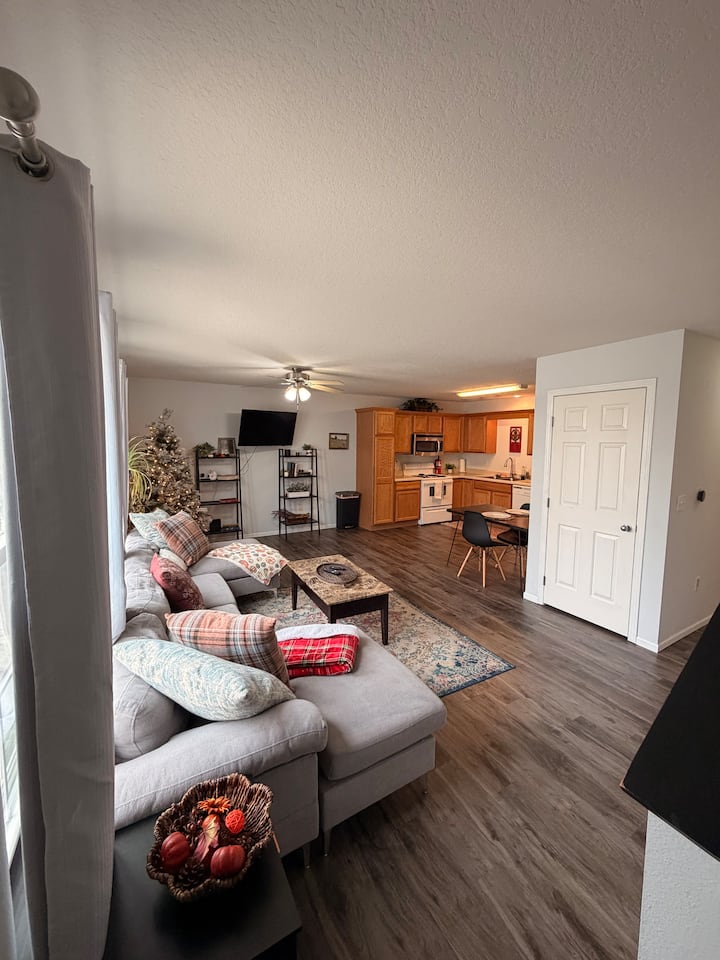 Great Location + Price
Clean And Comfortable - Altoona, IA