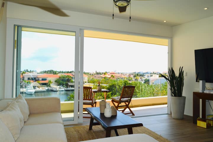 Peaceful Waterfront Stay - Puerto Aventuras