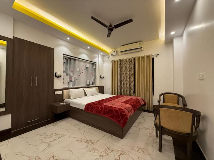 Yellow Leaf Balcony Apartment - Narendra Nagar