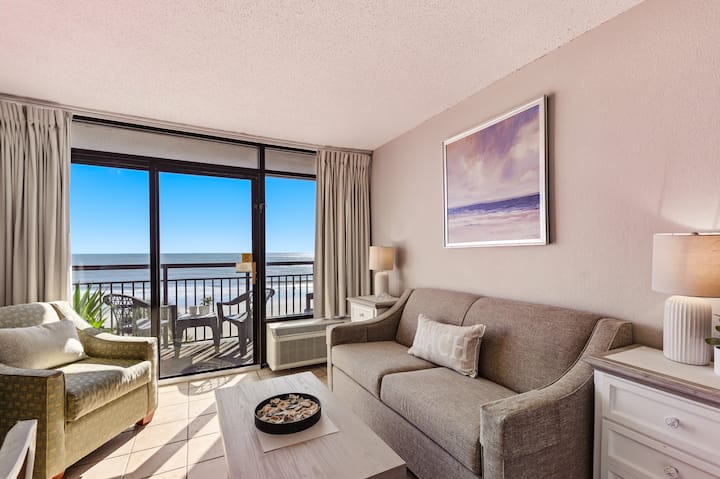 Direct Ocean Front | Updated Kitchen | Sleeps 6 - Myrtle Beach, SC