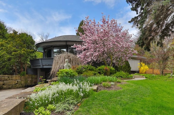 Anchor Haus: Urban Hideaway - Mississauga