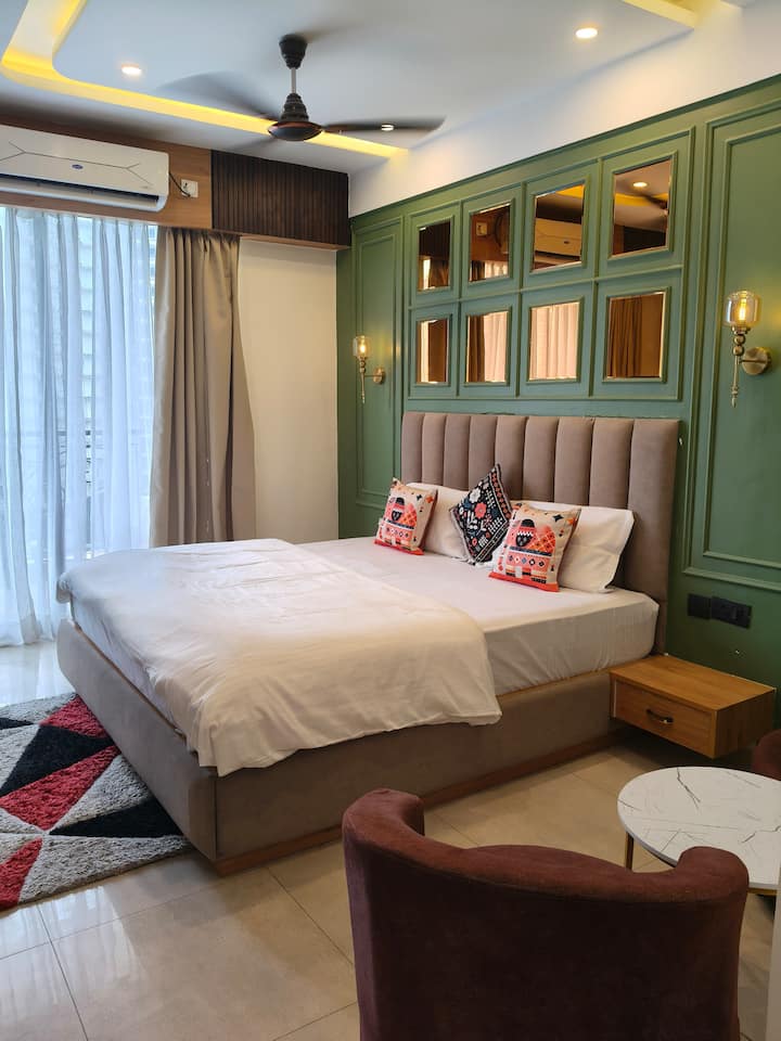 Cozy City Retreat 2 | Lko | Omaxe Hazratganj - Lucknow