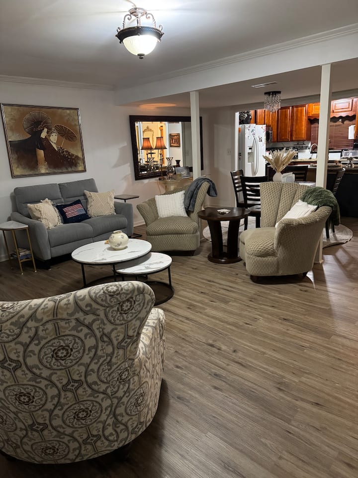Charming Townhome Close To Braves - Marietta, GA