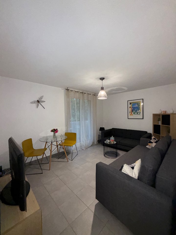 Charmant T2 Moderne + Place De Parking Privative - Marseille