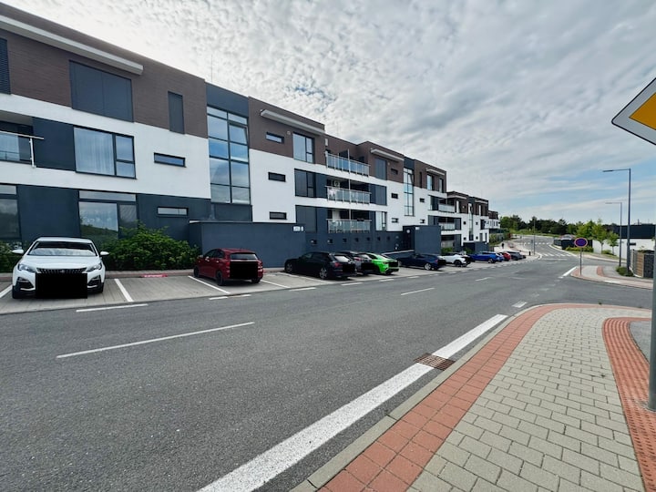 Calm & Modern Flat + Free Parking - Koszyce